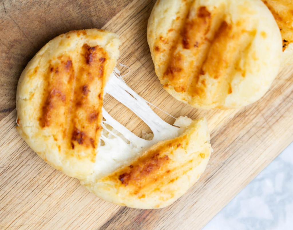 Arepas Bite rellenas de queso blanco (pre-cocidas) 12unid. – Latincandy